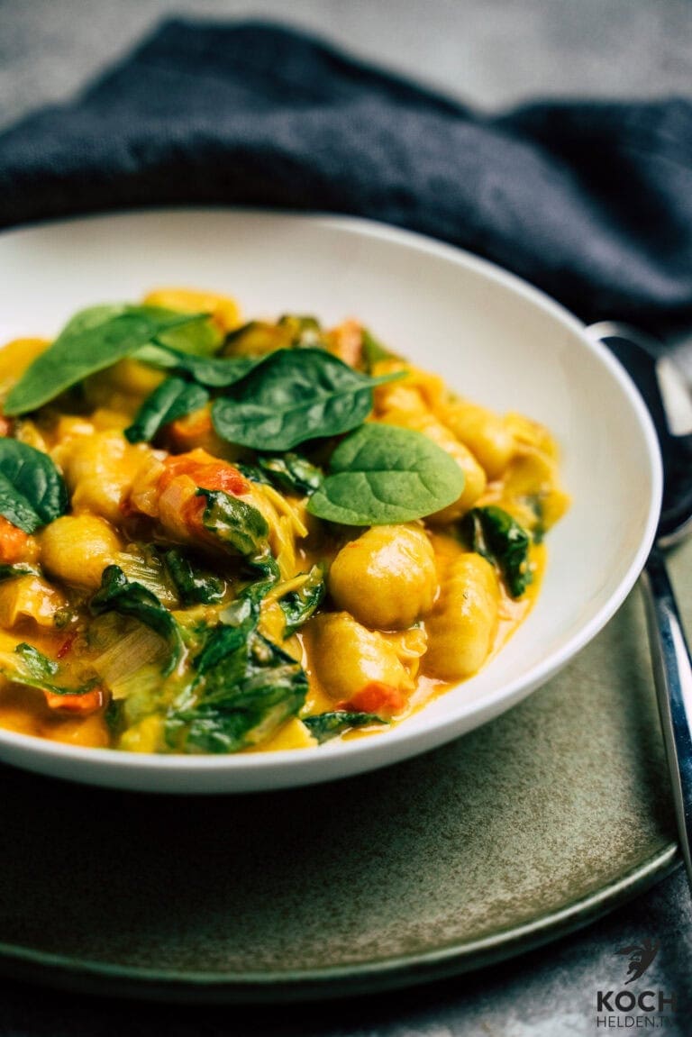 One Pot Gericht: Tomaten-Spinat-Gnocchi - KOCHHELDEN.TV